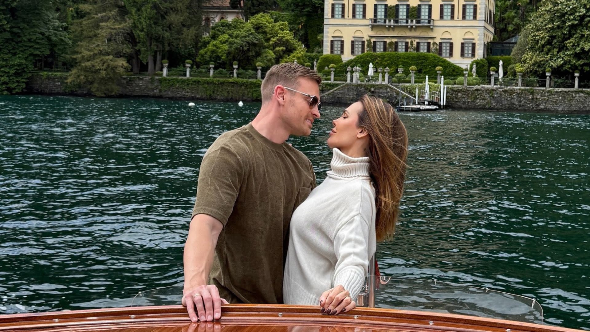 Ilary Blasi, il romantico scatto con Bastian Muller sul Lago di Como | Mediaset Infinity