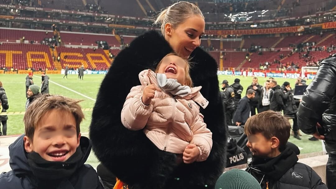 Alice Campello condivide delle foto con i figli allo stadio | Mediaset ...