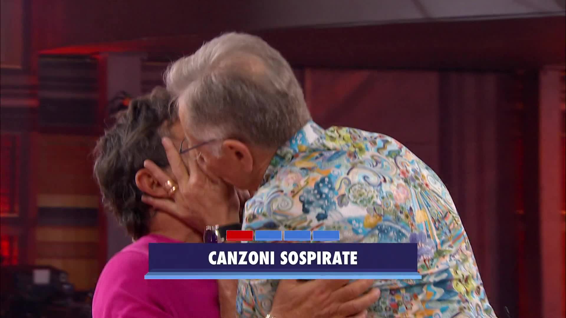 Paolo Bonolis bacia sulla bocca Luca Laurenti ad Avanti un Altro: "Non ...