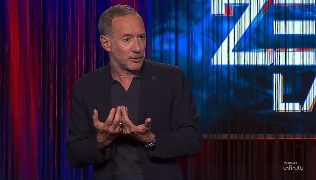Zelig Lab, chi è il conduttore Davide Paniate | Mediaset Infinity