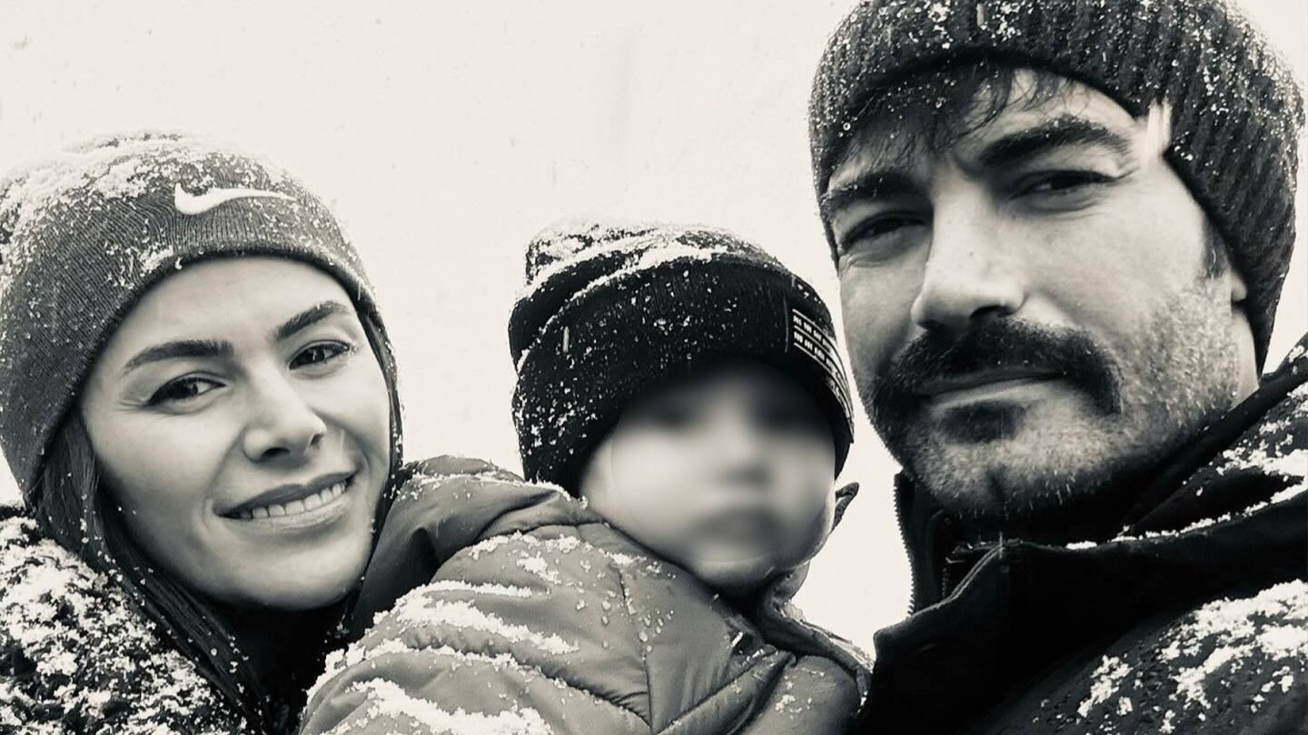 Murat Ünalmış condivide nuove foto con la moglie Albena İlieva e il figlio Selim | Mediaset Infinity
