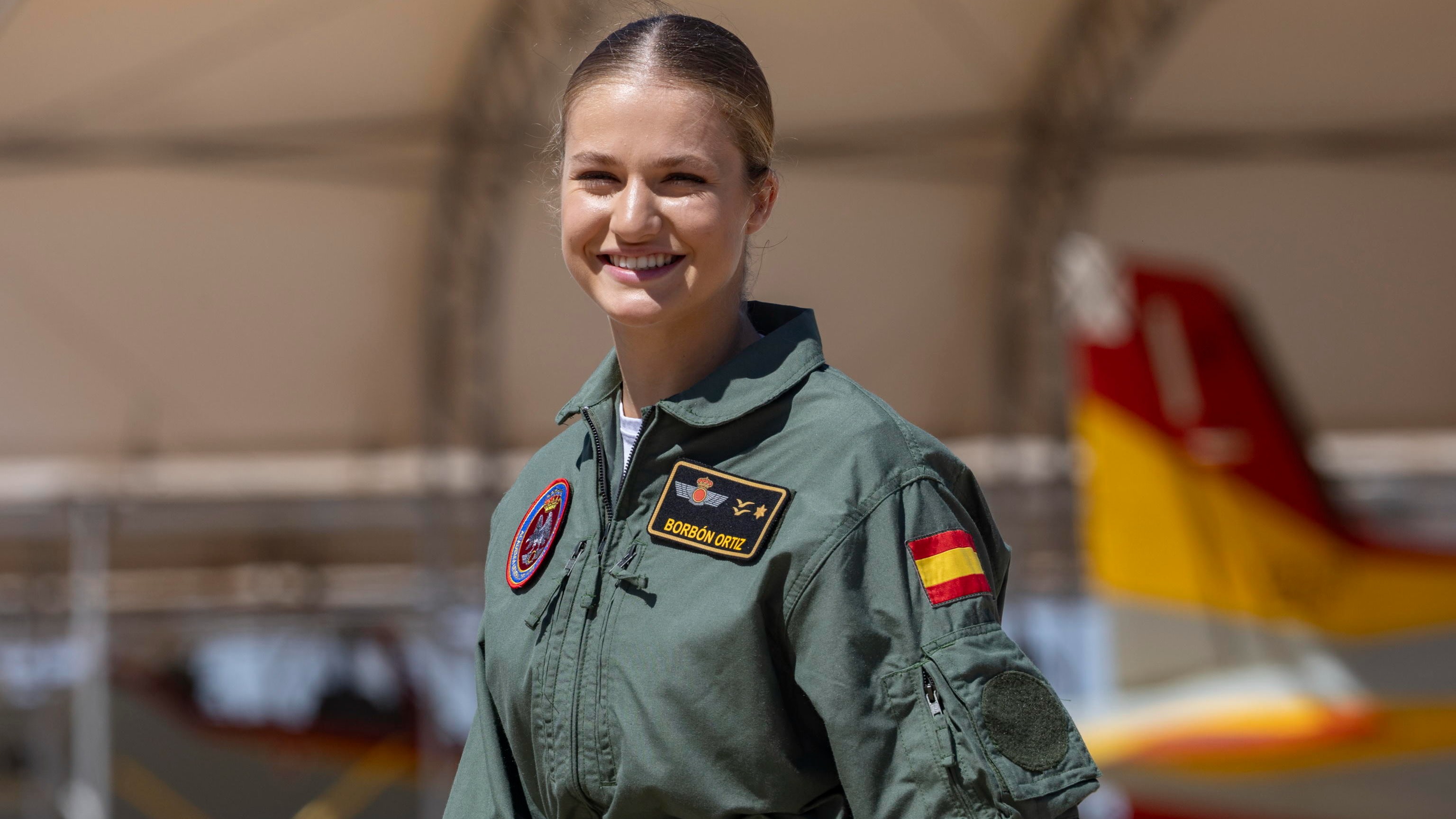 Leonor di Spagna inizia l’ultimo anno di Accademia militare | Mediaset ...