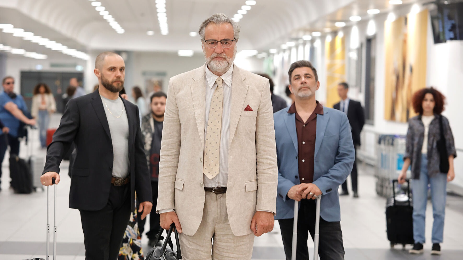 Doppio gioco, cast della fiction: Max Tortora interpreta Gemini ...