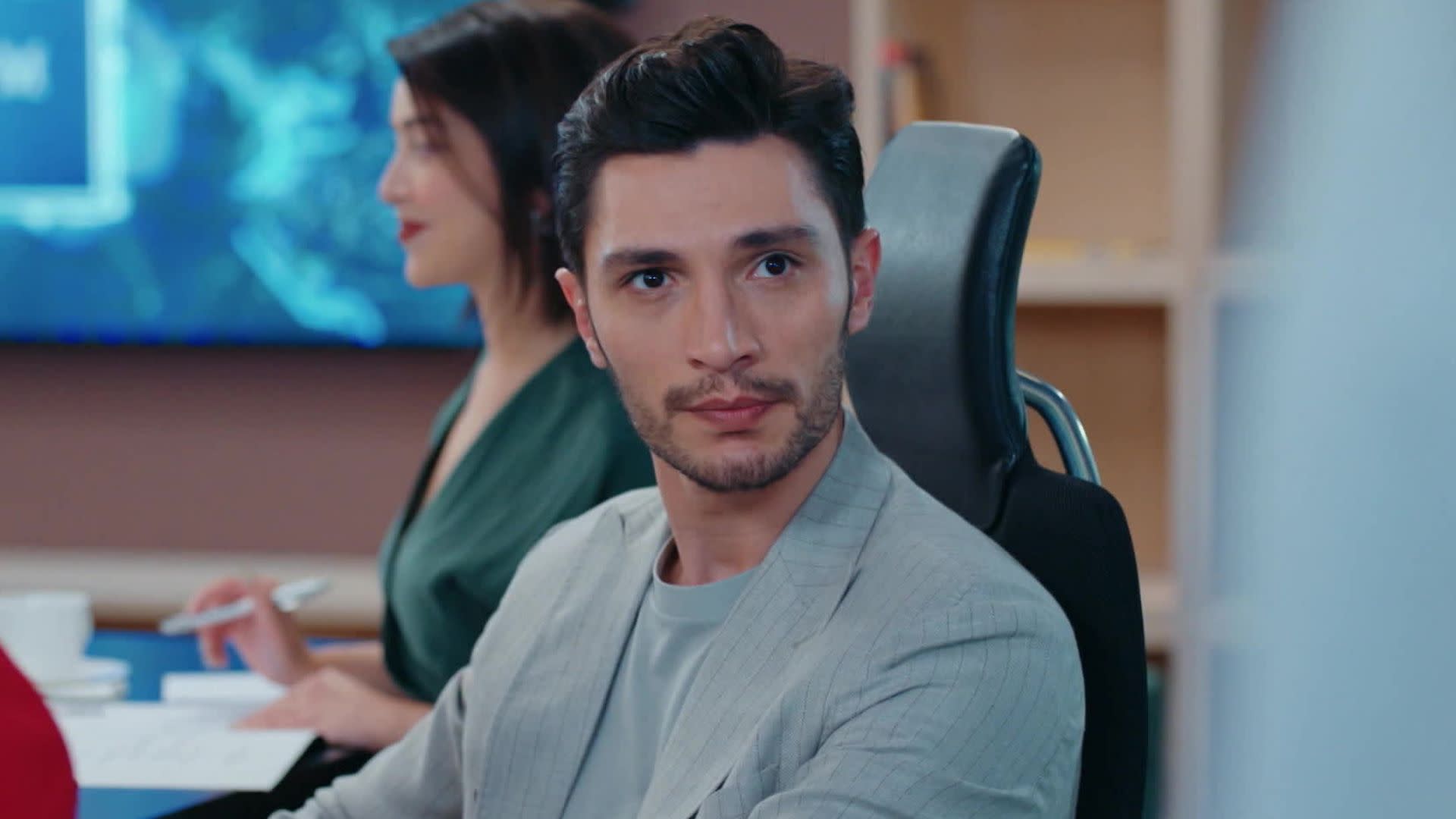 Love, Reason, Get even, la puntata del 15 novembre: Esra stagista | Mediaset Infinity