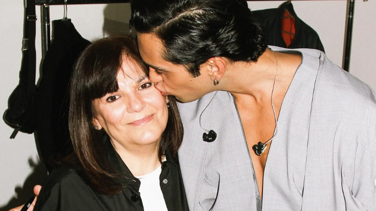 Mahmood, lo scatto con la mamma | Mediaset Infinity