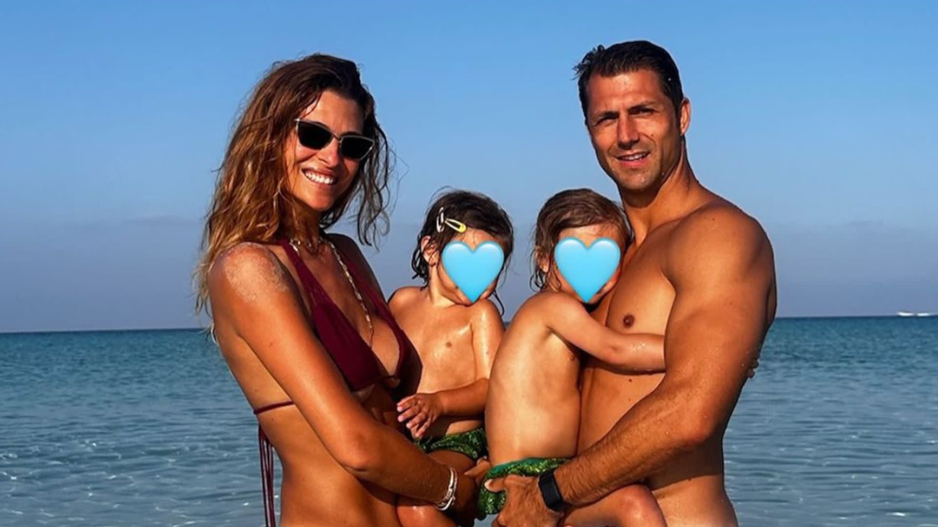 Cristina Chiabotto a Formentera con il marito Marco Roscio e le figlie ...