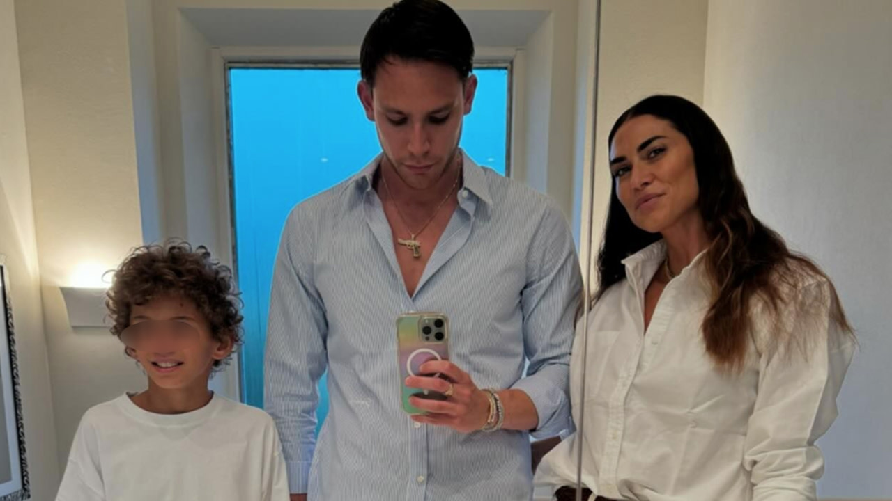 Melissa Satta, lo scatto con Carlo Gussalli Beretta e il figlio Maddox ...