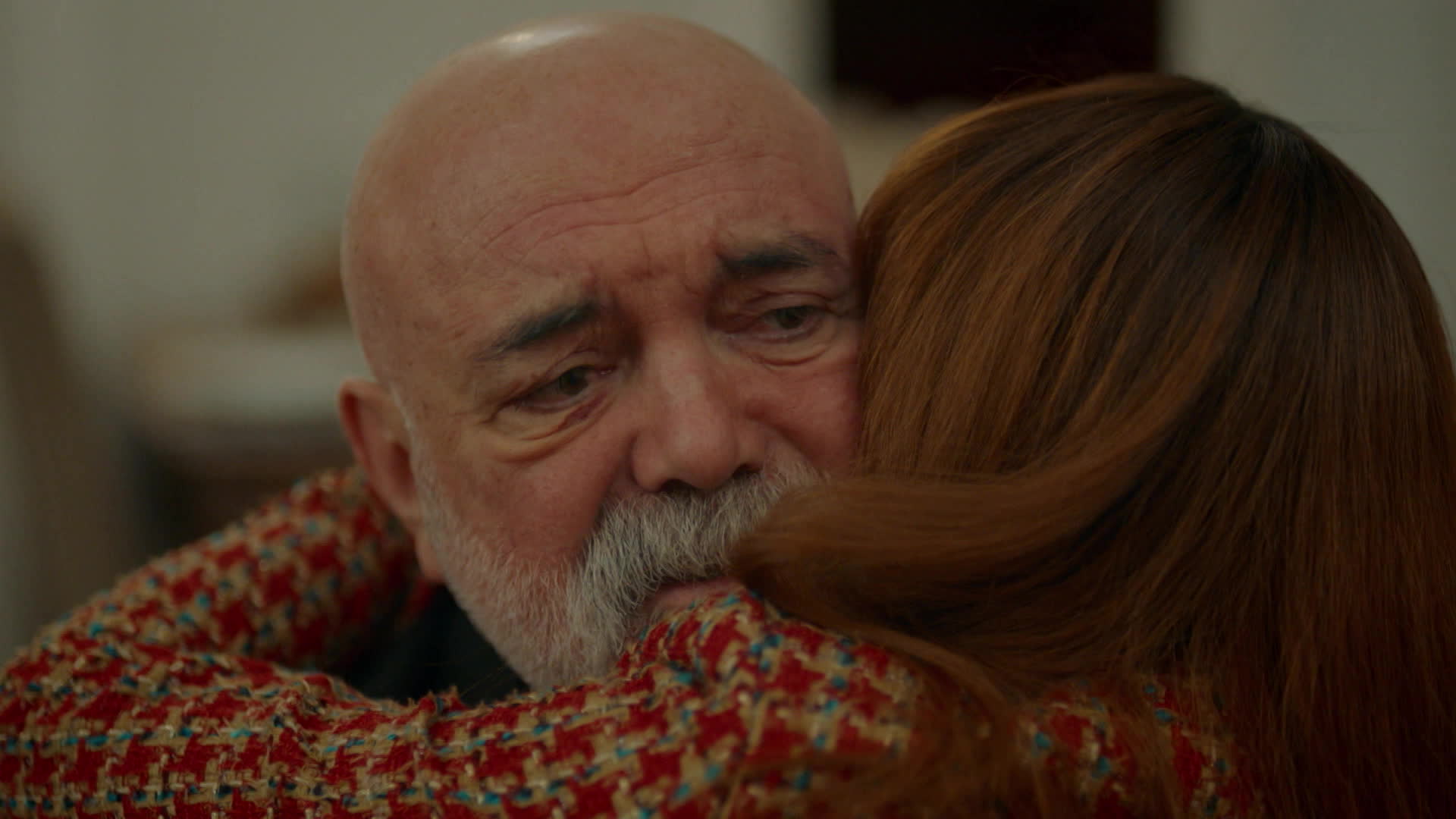 Tradimento 2, anticipazioni 1 giugno: Tolga cerca di portare via Oylum | Mediaset Infinity