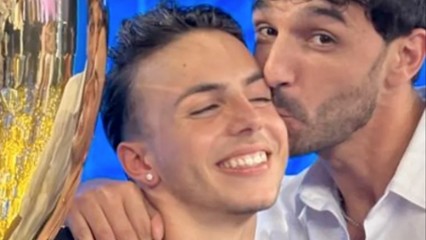 Mattia Zenzola compie 20 anni, gli auguri di Raimondo Todaro | Mediaset ...