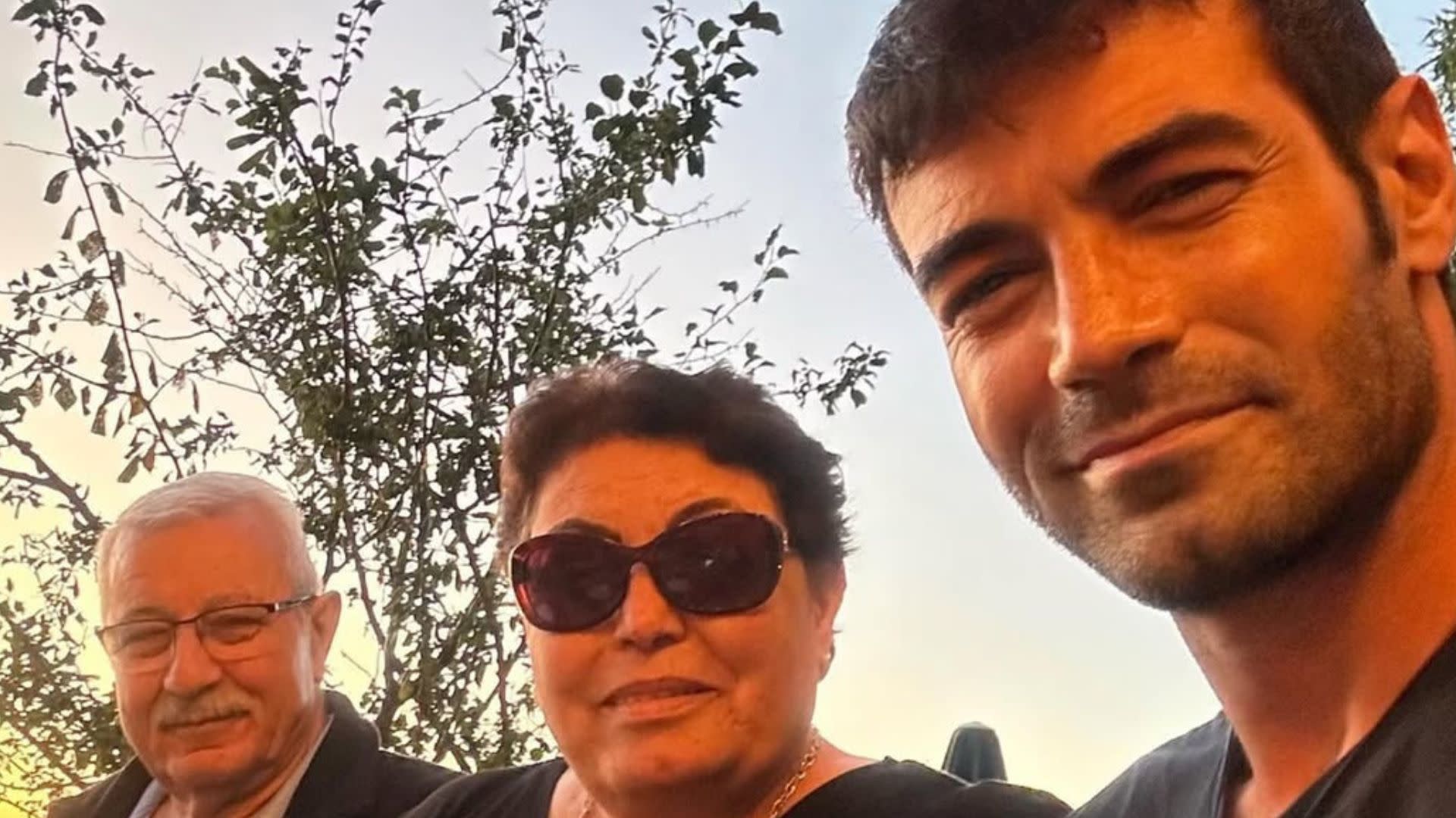Murat Ünalmış, i teneri auguri di compleanno per la madre Neriman ...