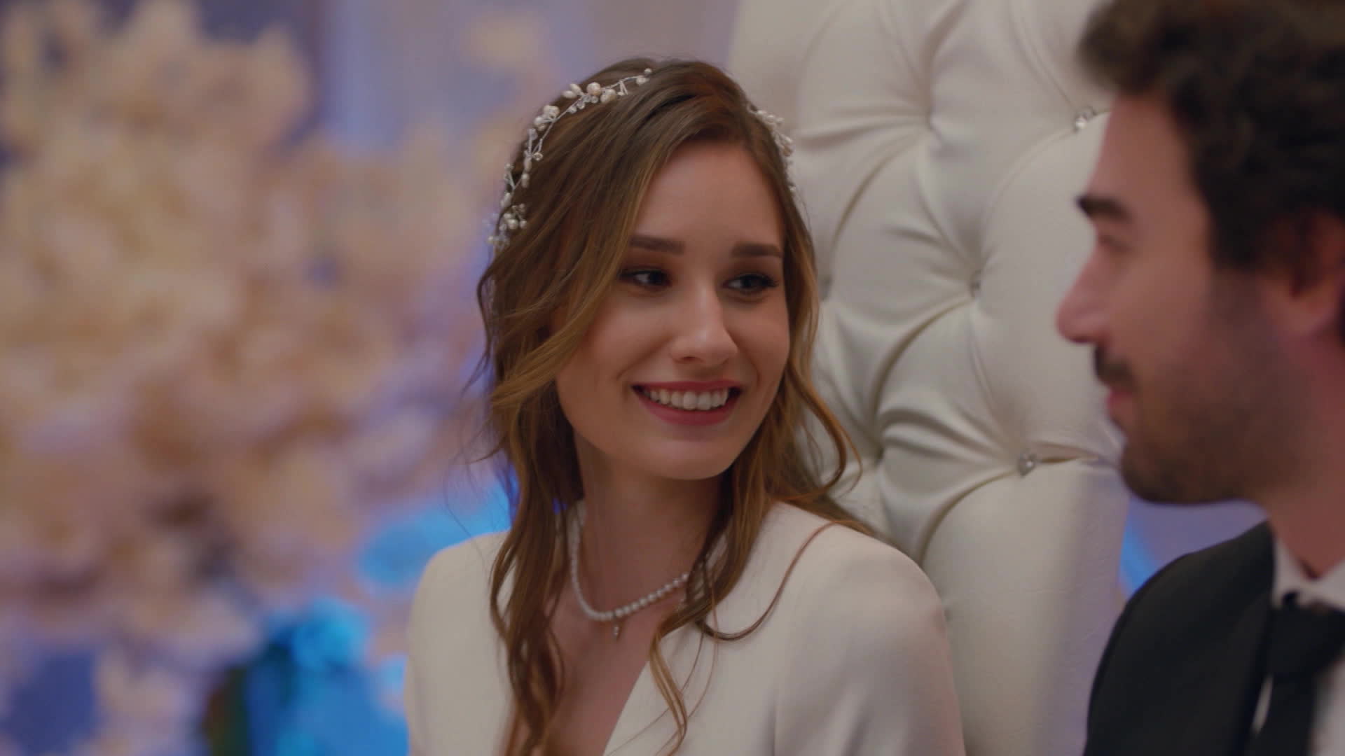 Tradimento, anticipazioni 17 aprile: Ozan e Selis si sposano | Mediaset Infinity