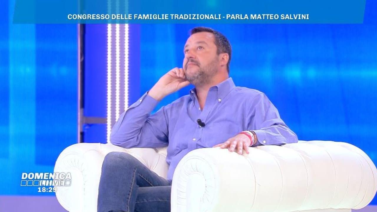 Barbara d'Urso contro Matteo Salvini: "Famiglia è dove c'è amore ...
