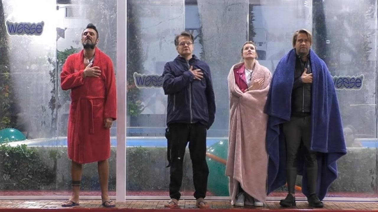 Coronavirus, al GF Vip si canta l'inno di Mameli | Mediaset Infinity