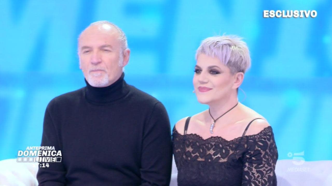 Manuela Villa, il rapporto con il padre e i fratelli presunti ...