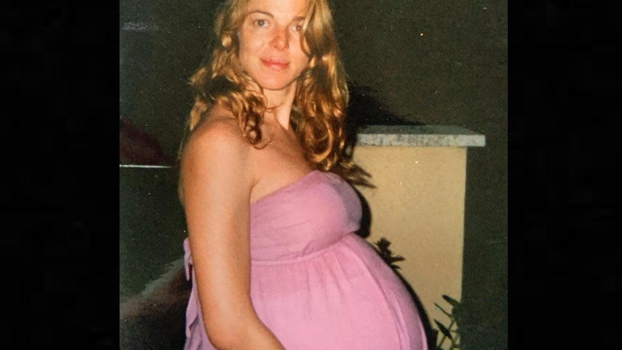 Claudia Gerini, la foto amarcord con il pancione | Mediaset Infinity