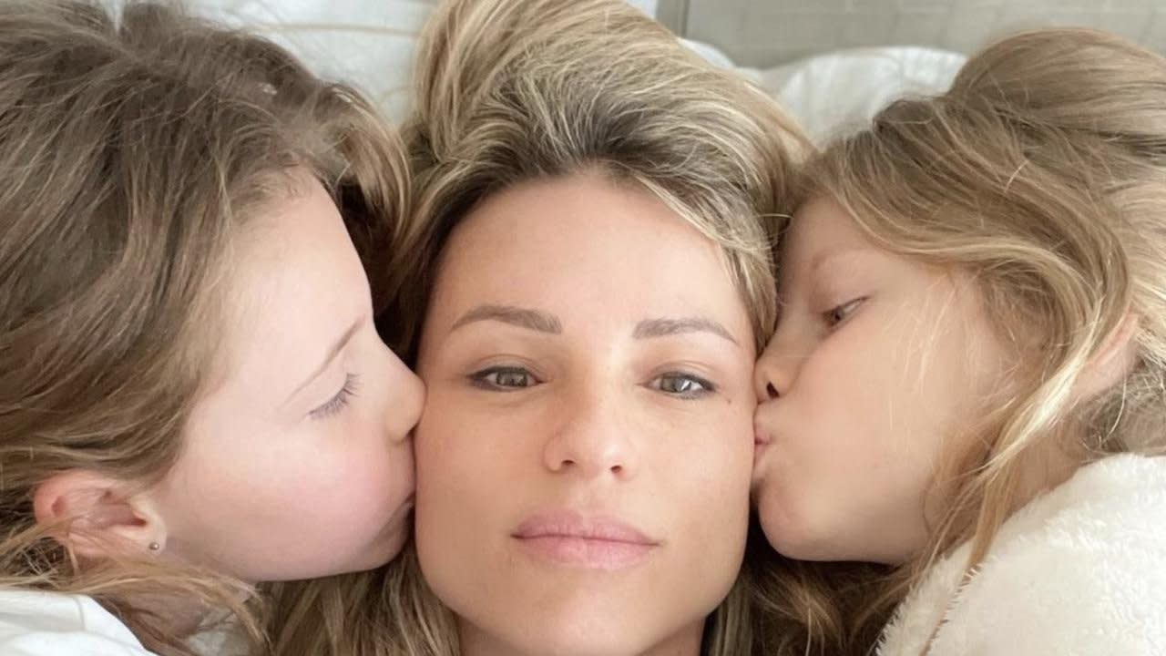 Michelle Hunziker, la foto con le figlie Sole e Celeste | Mediaset Infinity