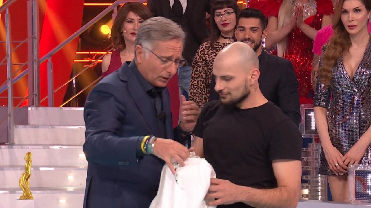 Ciao Darwin, Filip Simaz vince il miglior look | Mediaset Infinity