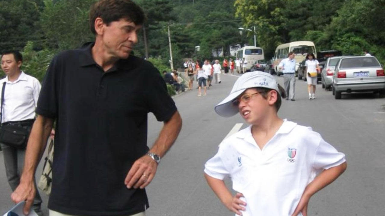 Gianni Morandi, lo scatto amarcord con il figlio Pietro | Mediaset Infinity