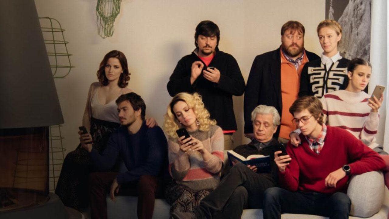 Sconnessi, trama e cast del film in onda su Canale 5 | Mediaset Infinity