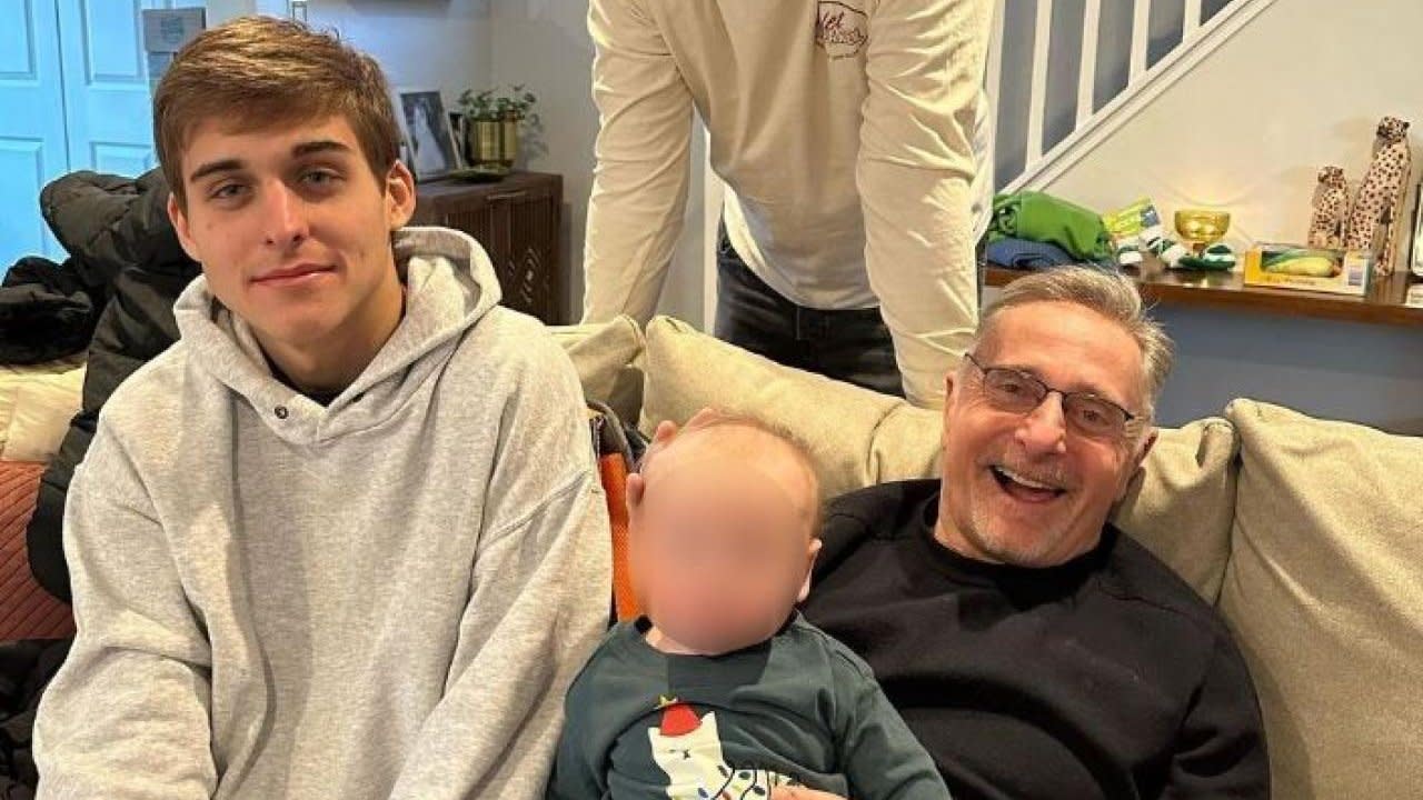 Paolo Bonolis, la foto con i figli e il nipote Sebastian | Mediaset ...