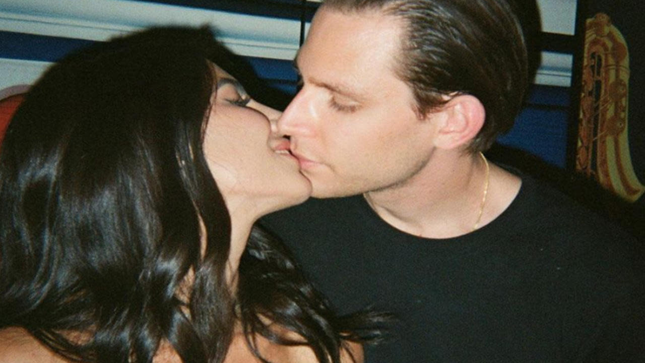 Giulia De Lellis festeggia il compleanno, il bacio con Carlo Gussalli... | Mediaset Infinity