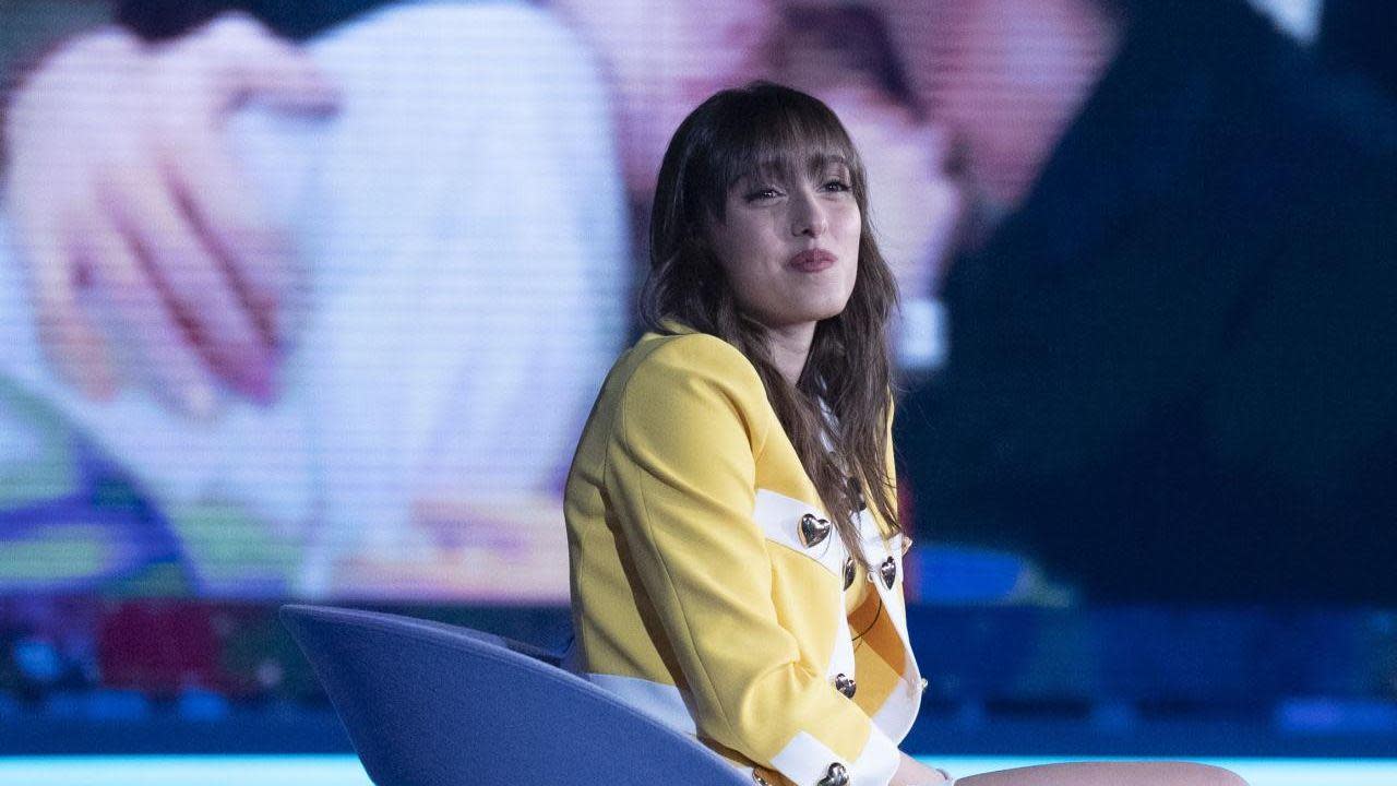 Giulia Stabile parla dell'amore per Sangiovanni: "Più andiamo avanti e ...