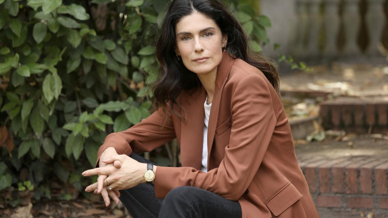 Anna Valle in Luce dei tuoi occhi: chi è, età, marito, figli | Mediaset ...