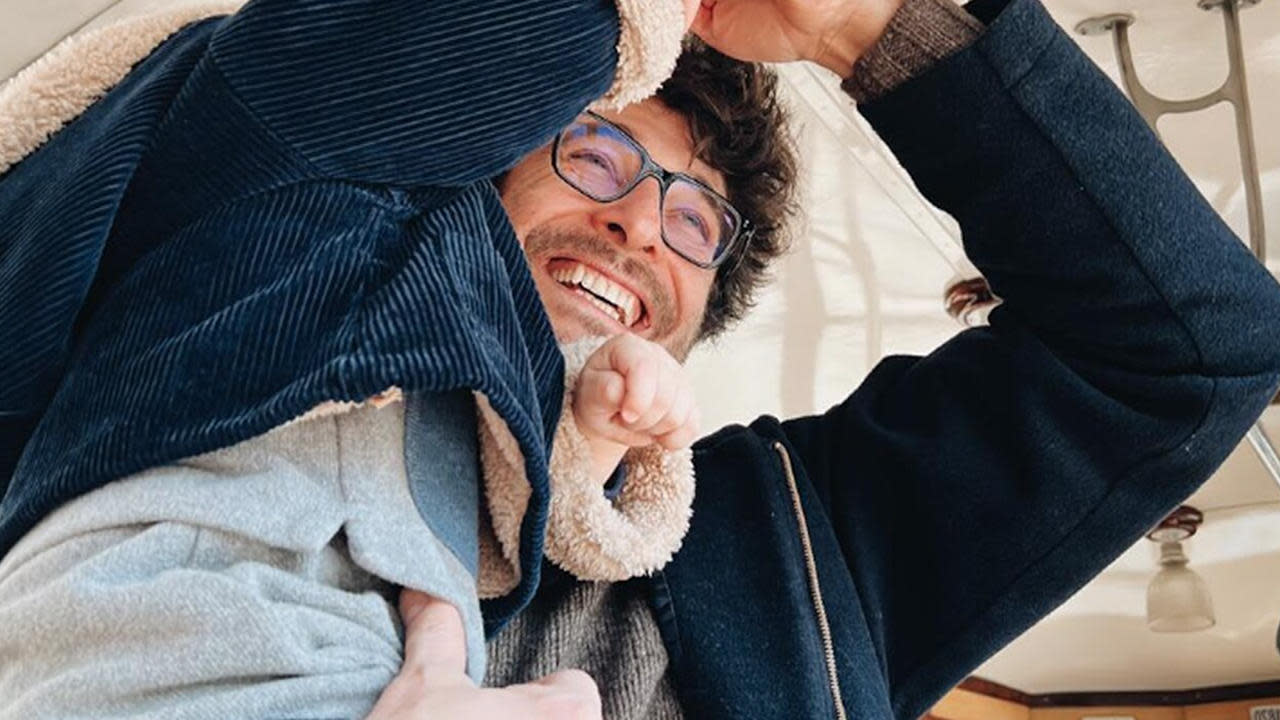 Lino Guanciale, il dolce scatto con il figlio Pietro: "Felicità" | Mediaset Infinity