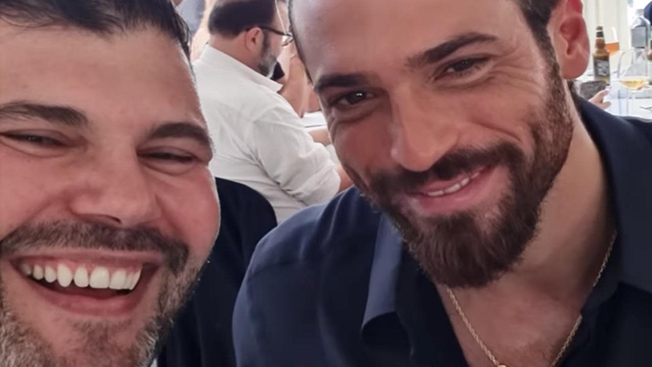 Can Yaman e la sorpresa alla mamma di Salvatore Esposito | Mediaset Infinity