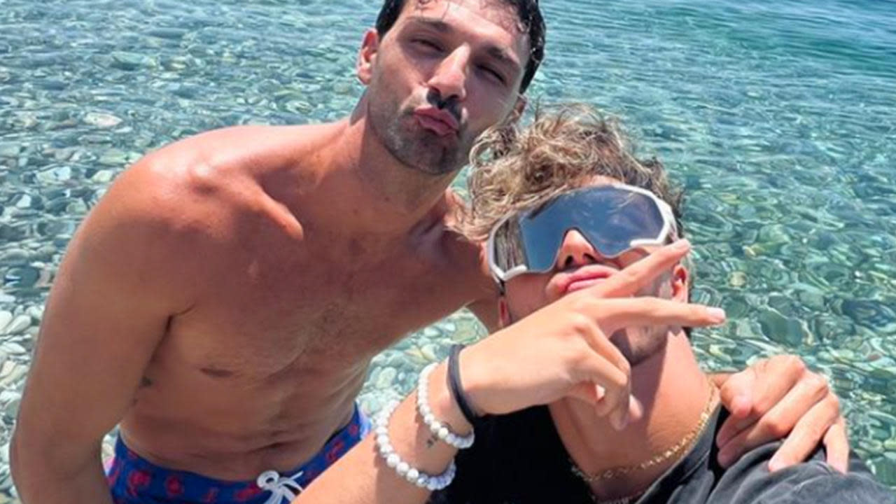 Mattia Zenzola al mare con Raimondo Todaro | Mediaset Infinity