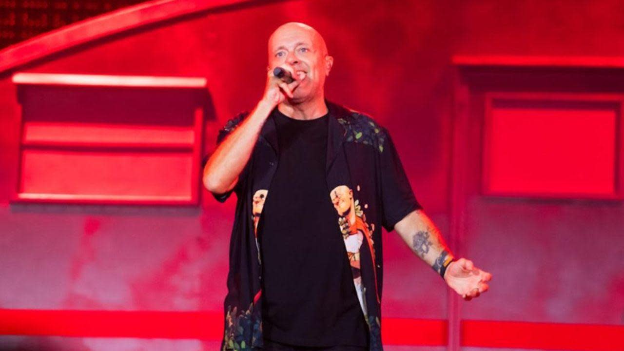 Circo Max - Una notte di hit, il concerto di Max Pezzali su Canale 5 ...