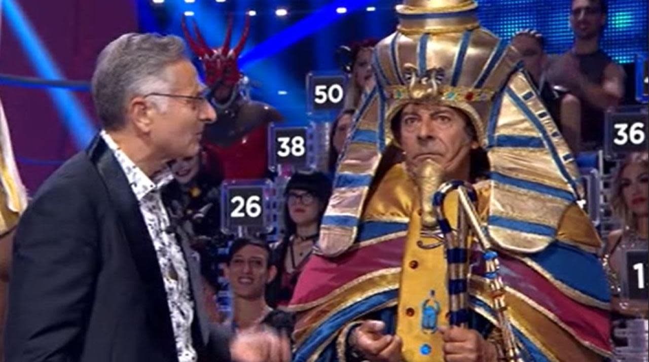 Ciao Darwin 9, l’ingresso di Luca Laurenti come faraone | Mediaset Infinity