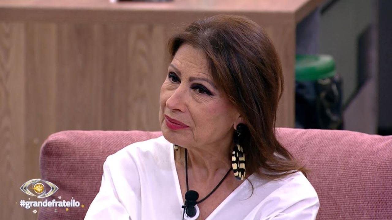 Rosanna Fratello, lo scontro con Beatrice Luzzi: "Usa le persone" | Mediaset Infinity