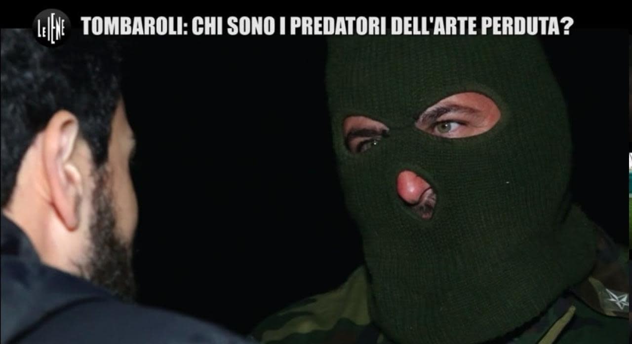 I tombaroli e il mercato nero dell'arte a Le Iene | Mediaset Infinity