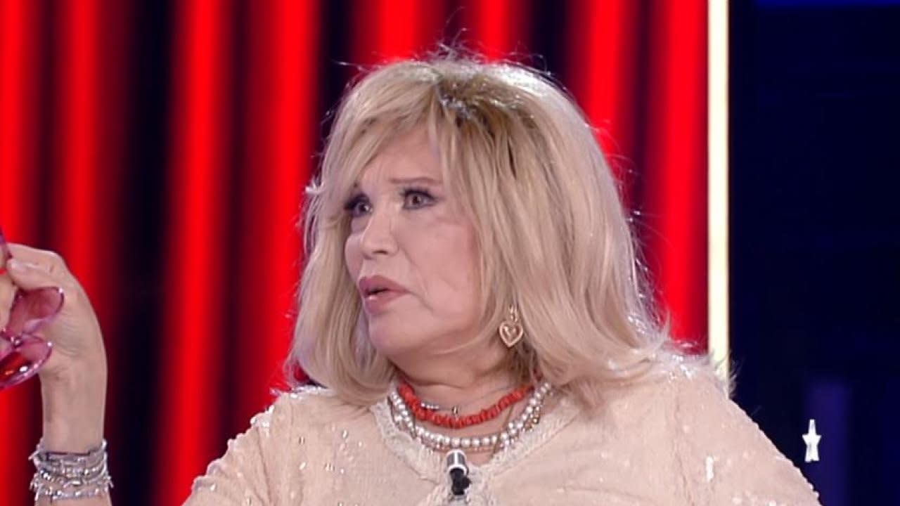 Amanda Lear parla di Salvador Dalì: "Non c'era gelosia con Gala ...