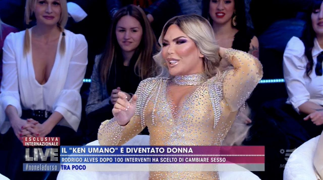 Rodrigo Alves in lacrime: "Sono nata donna" | Mediaset Infinity