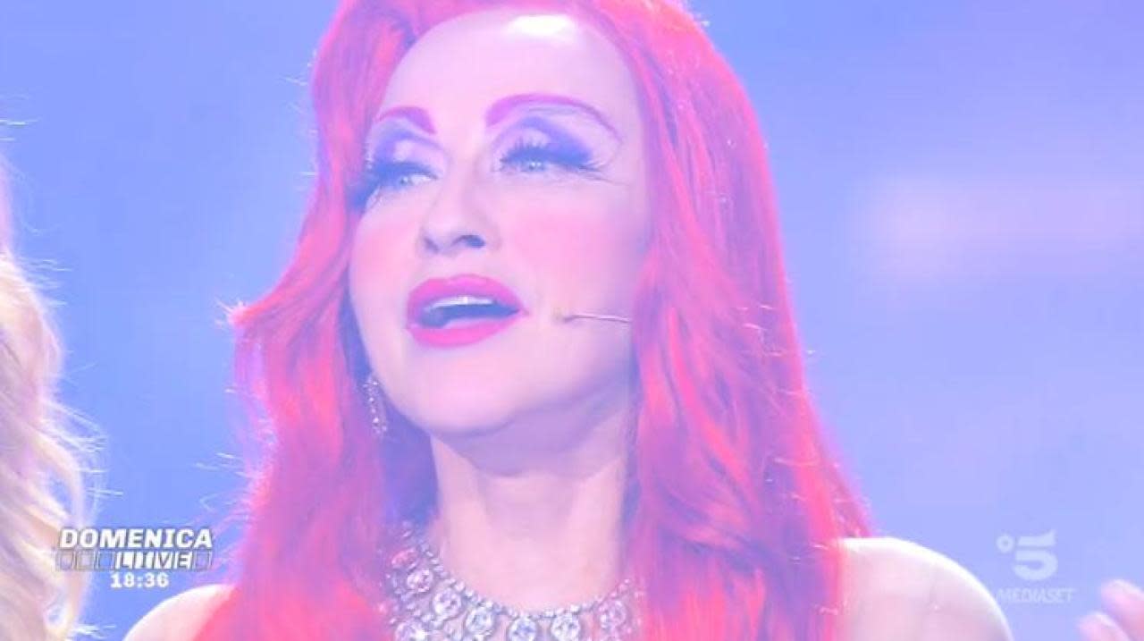 Eleonora Giorgi diventa Jessica Rabbit | Mediaset Infinity