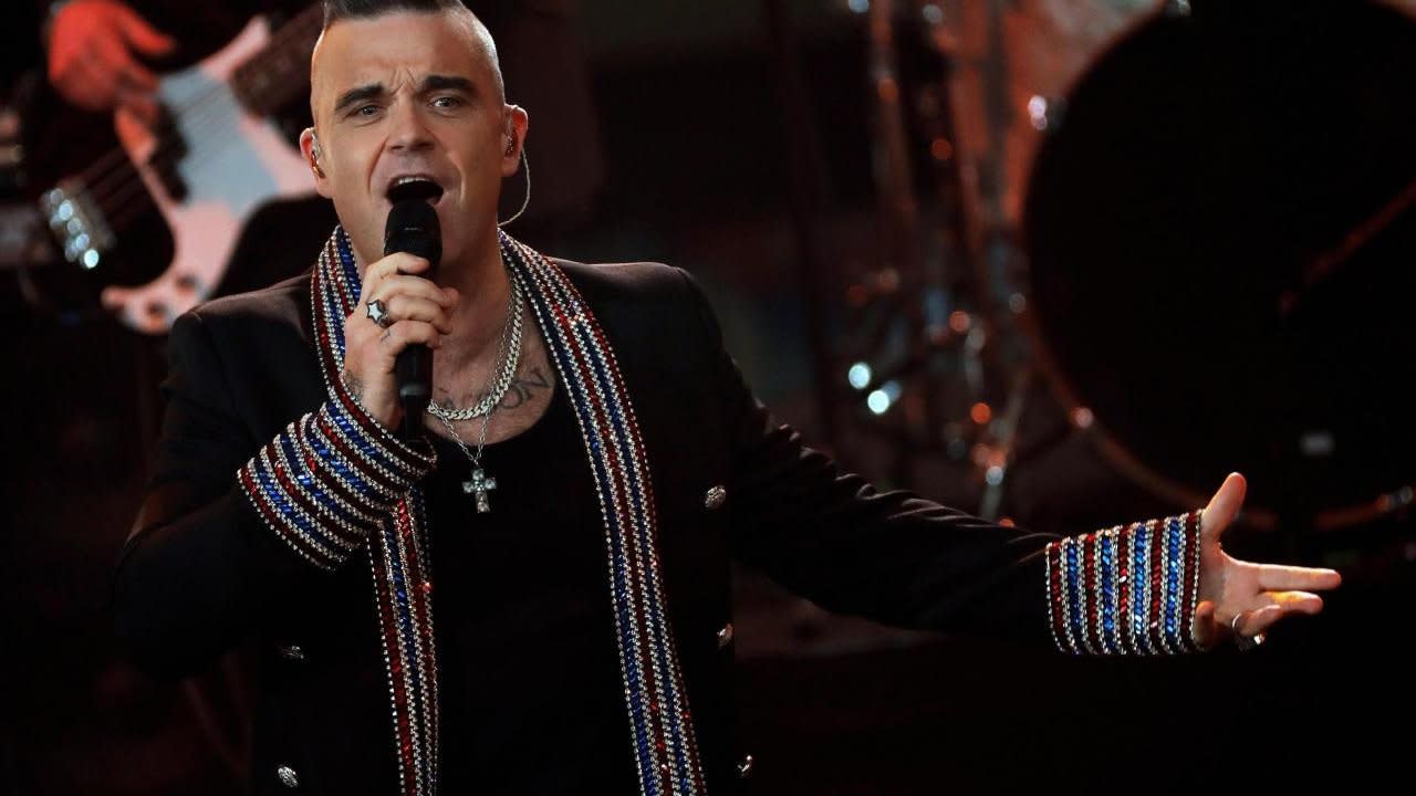 Robbie Williams festeggia 46 anni: eccolo al Festivalbar 1998 ...