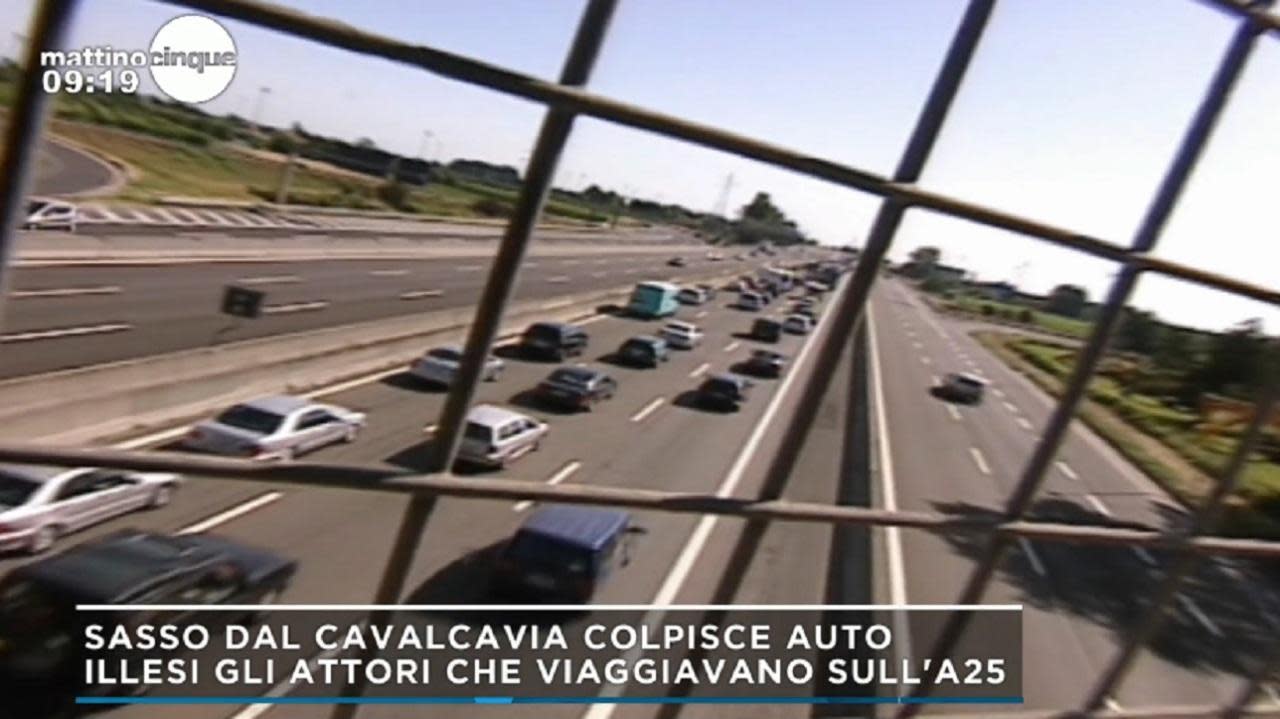 Sassi dal cavalcavia, paura per gli attori Stefano Fresi e Alessandro ...